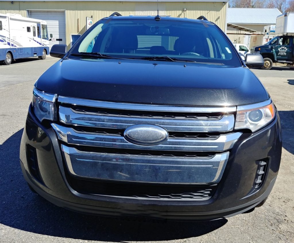 Windshield Replacement on a 2014 Ford Edge - Titan Auto Glass